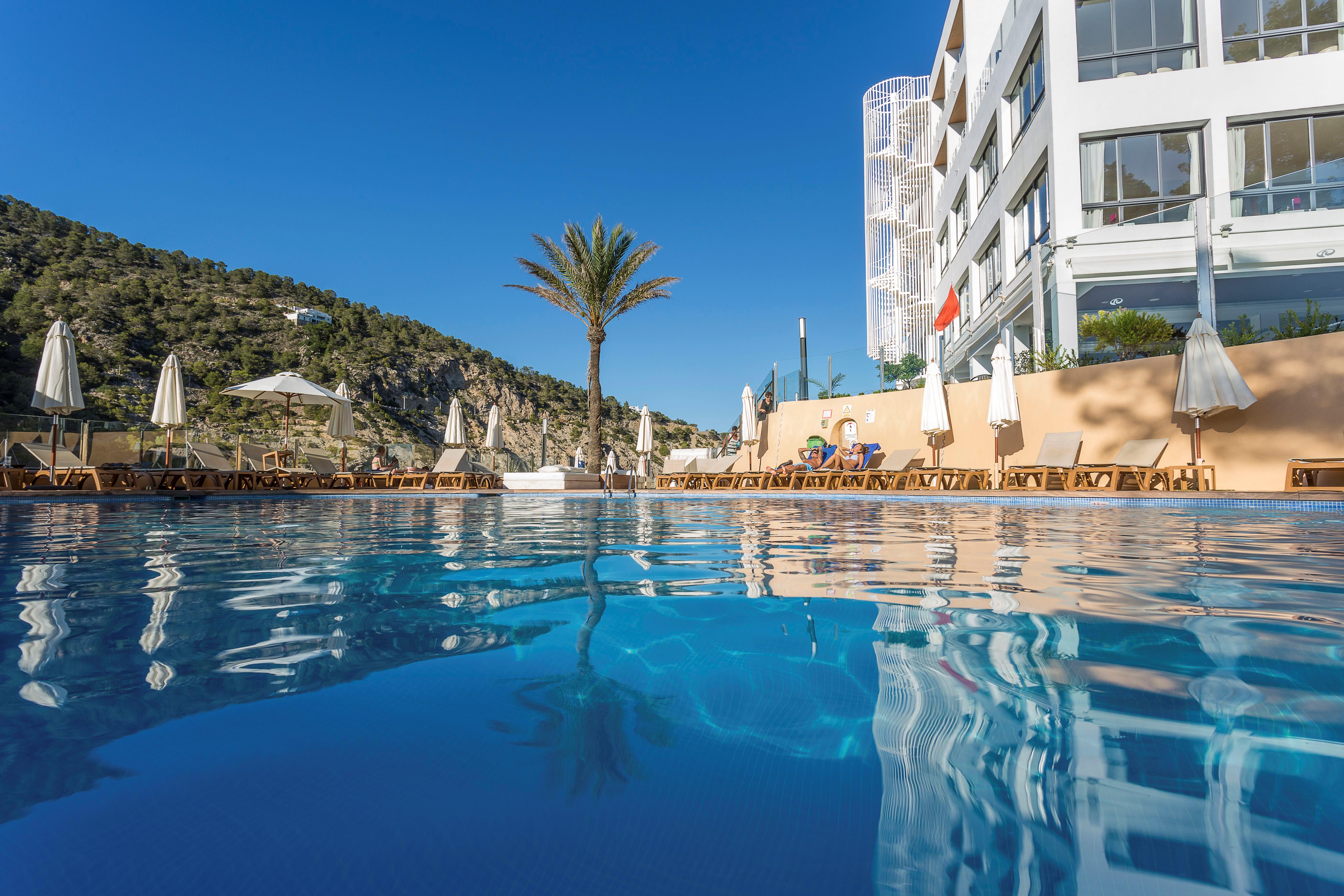 Hotel Palladium Cala Llonga in Ibiza, Spanje | Zonvakantie Sunweb