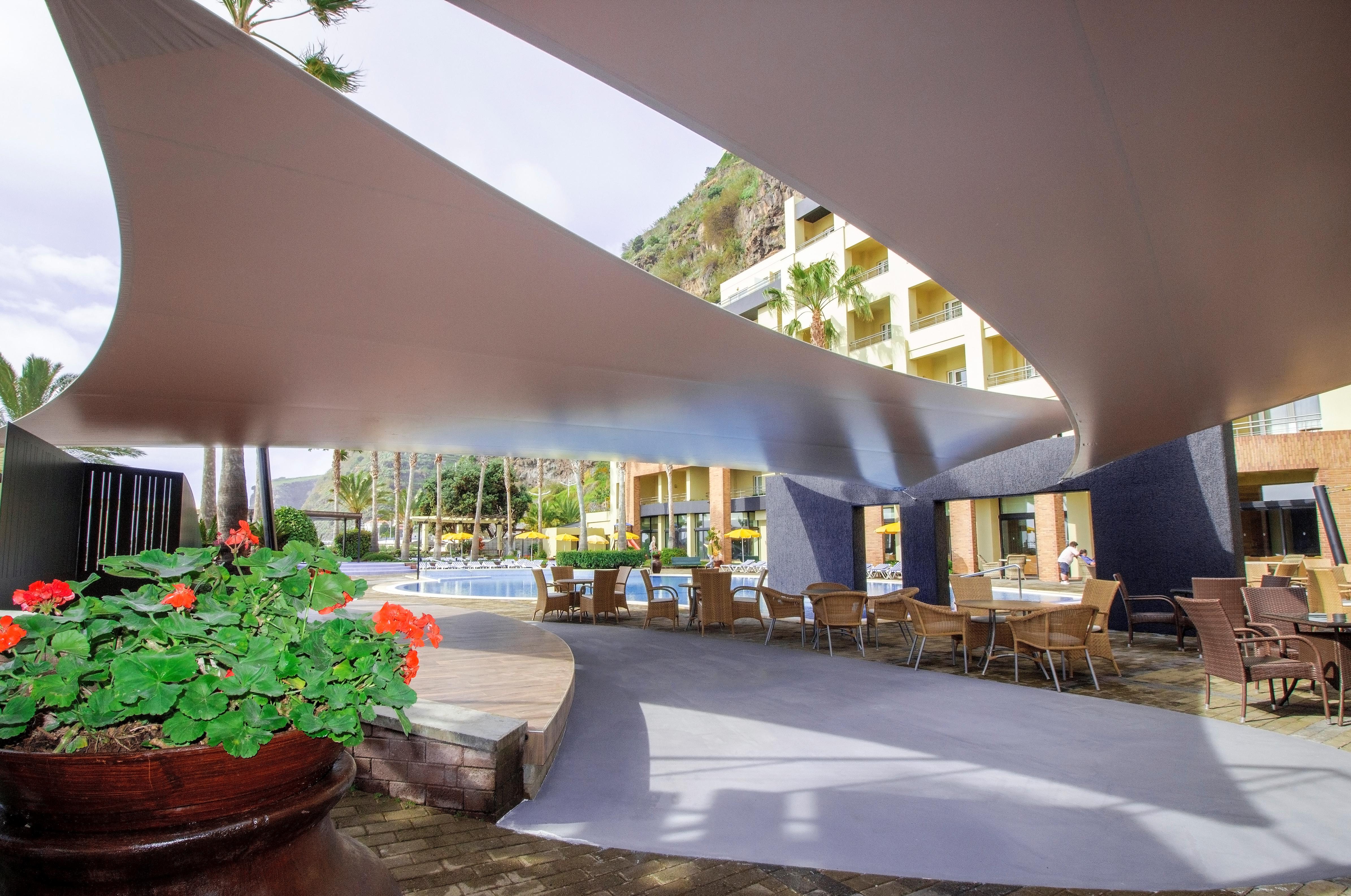 Hotel Calheta Beach in Madeira, Portugal | Zonvakantie Sunweb