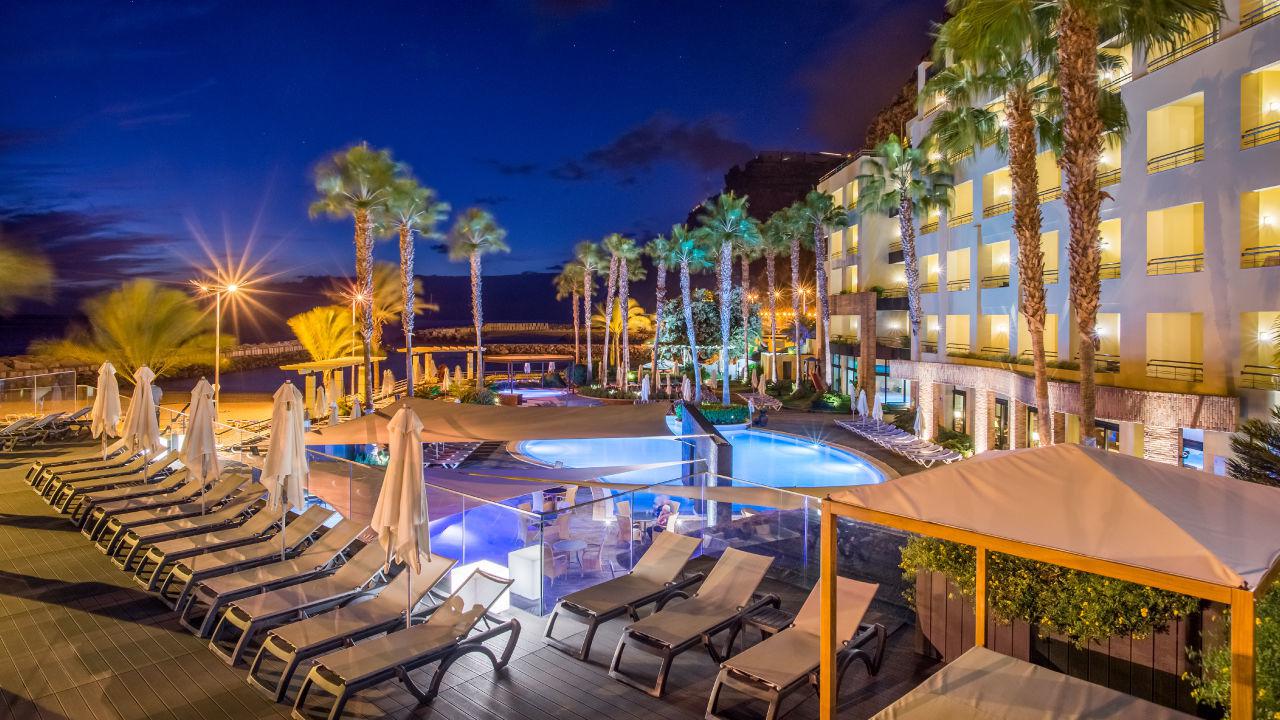 Hotel Calheta Beach in Madeira, Portugal | Zonvakantie Sunweb