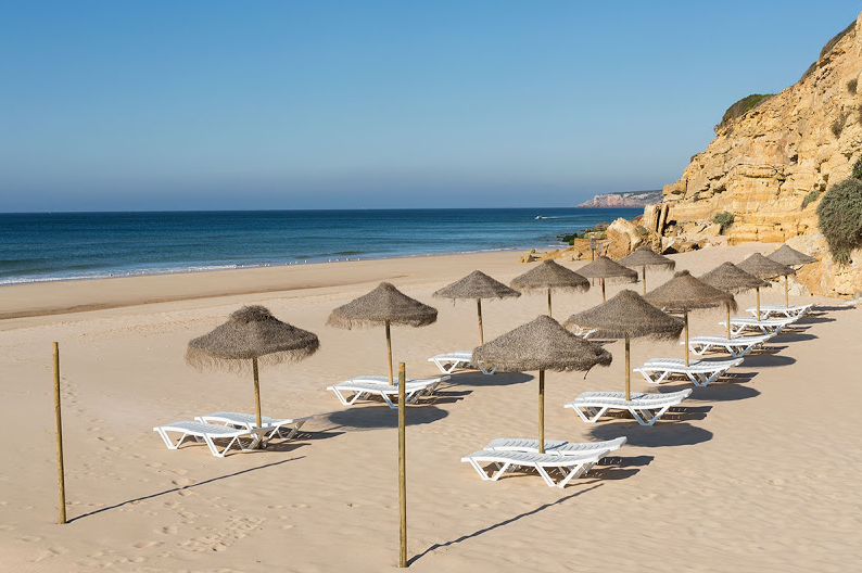 Salema Beach Village - inclusief huurauto**** in Algarve, Portugal ...