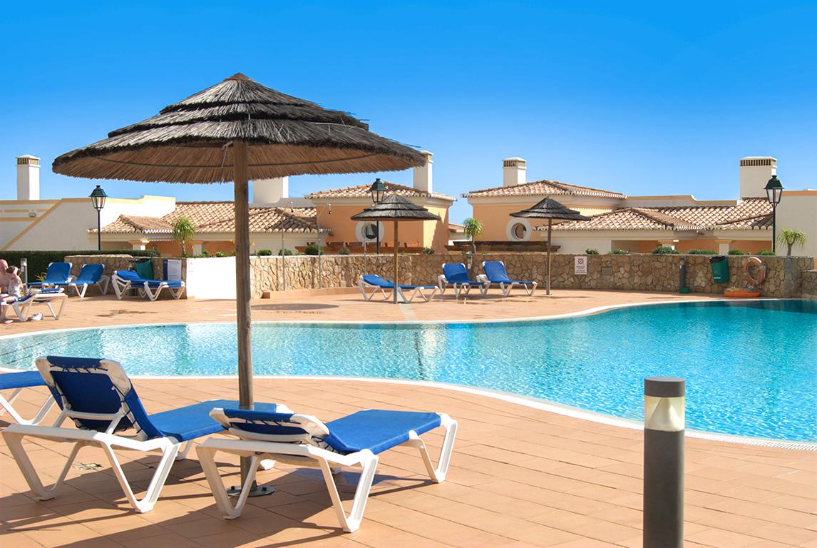 Salema Beach Village - inclusief huurauto**** in Algarve, Portugal ...